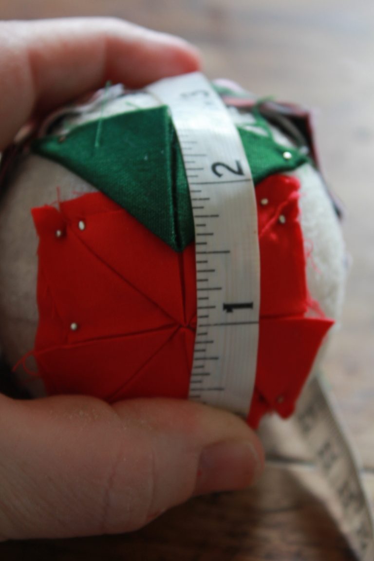 How to Make No-Sew Quilted Christmas Ornaments